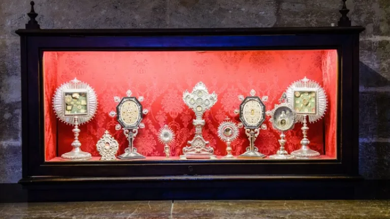 Que penser des reliques et des saints ? : Quel est leur origine et les ...